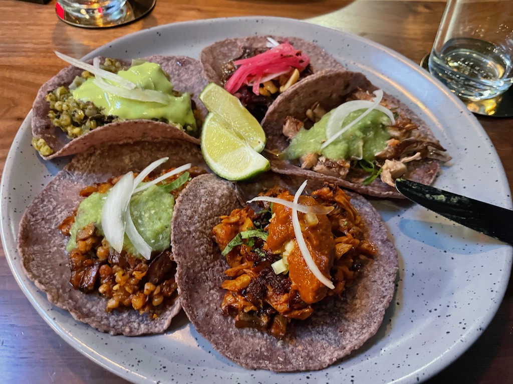 Toronto: Restaurante mexicano vegano La Bartola - Viajonários