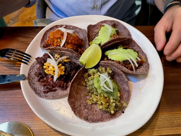 Toronto: Restaurante mexicano vegano La Bartola - Viajonários