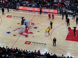 Texas: Assistindo a um jogo de basquete do Houston Rockets - Viajonários