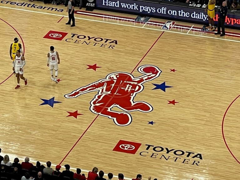 Texas: Assistindo a um jogo de basquete do Houston Rockets - Viajonários